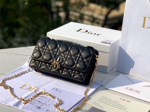 ديور (Dior) - Universe store ديور (Dior) - Universe store